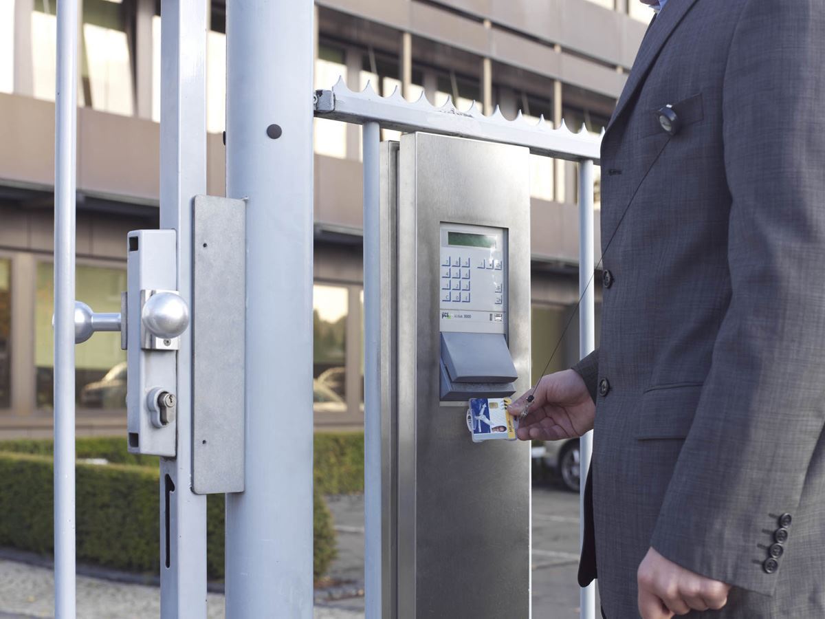 Durable Acrylic Security Pass ID Card Holders with Badge Reel | 10 Pack ...